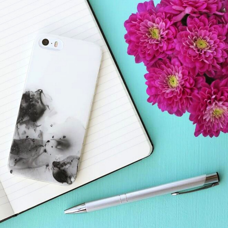 17 DIY Painted Phone Case For Your Mobile - Susie Harris