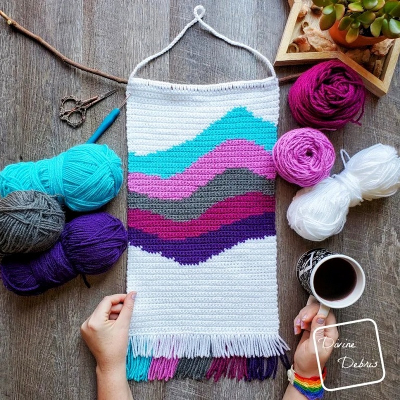 32 Easy & Free Crochet Wall Hanging Patterns - Susie Harris