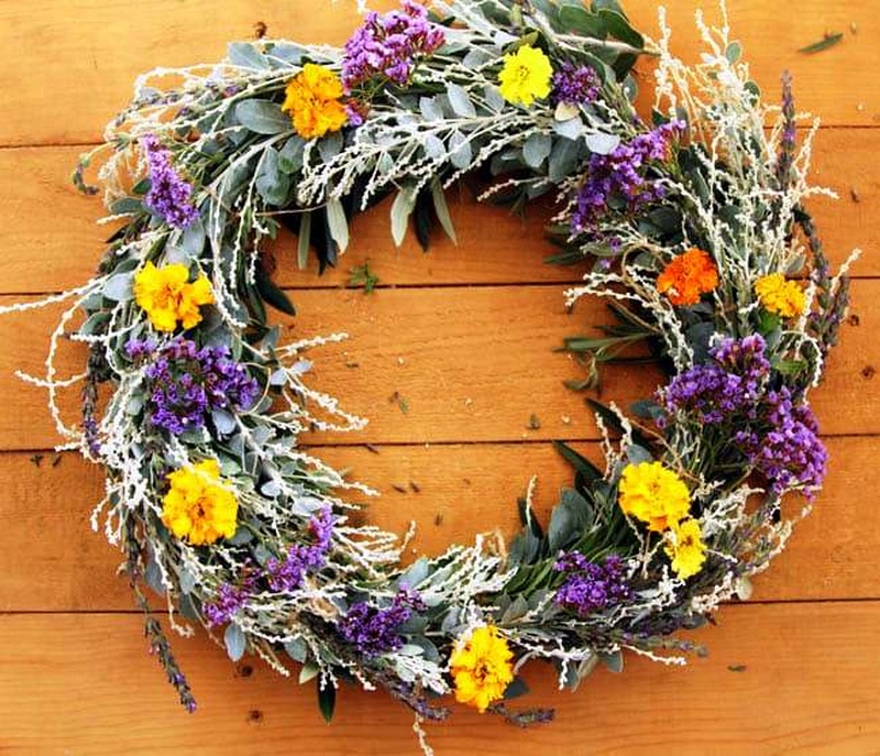 25 Cheap & Best DIY Wreath Dollar Store Crafts - Susie Harris