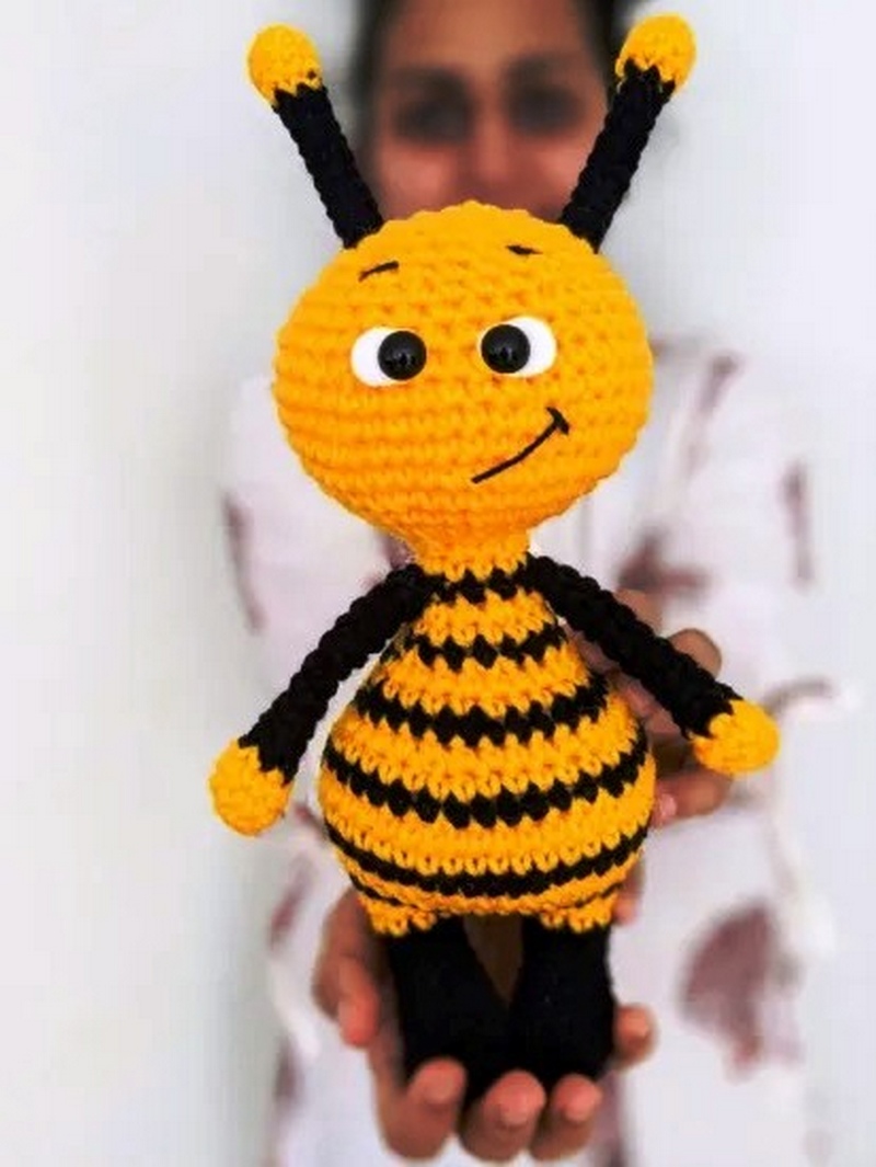 20 Free Crochet Bee Pattern Projects - Susie Harris