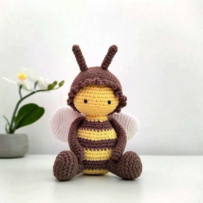 20 Free Crochet Bee Pattern Projects - Susie Harris