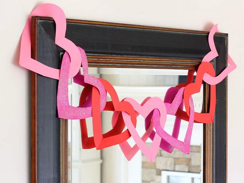 20 DIY Hanging Paper Heart For Fun Holiday Decors - Susie Harris