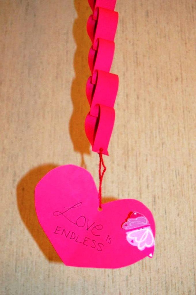 20 DIY Hanging Paper Heart For Fun Holiday Decors - Susie Harris