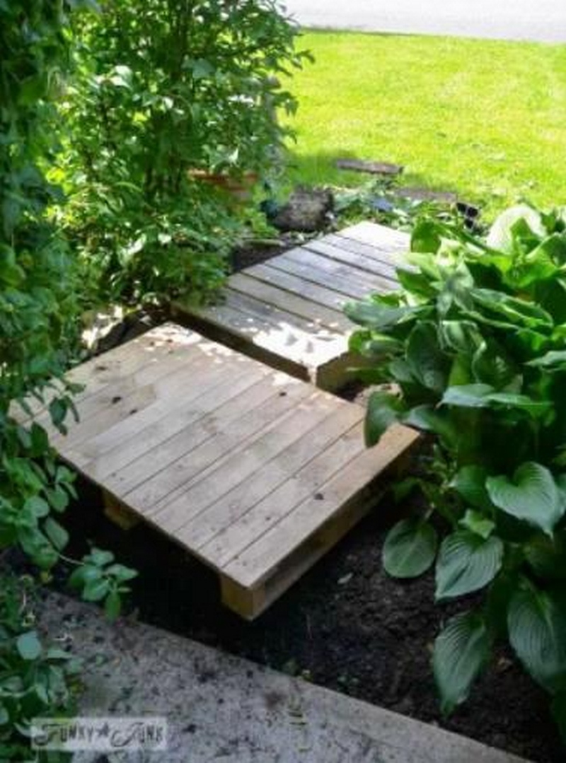 14 Easy To Make DIY Pallet Walkway Ideas - Susie Harris