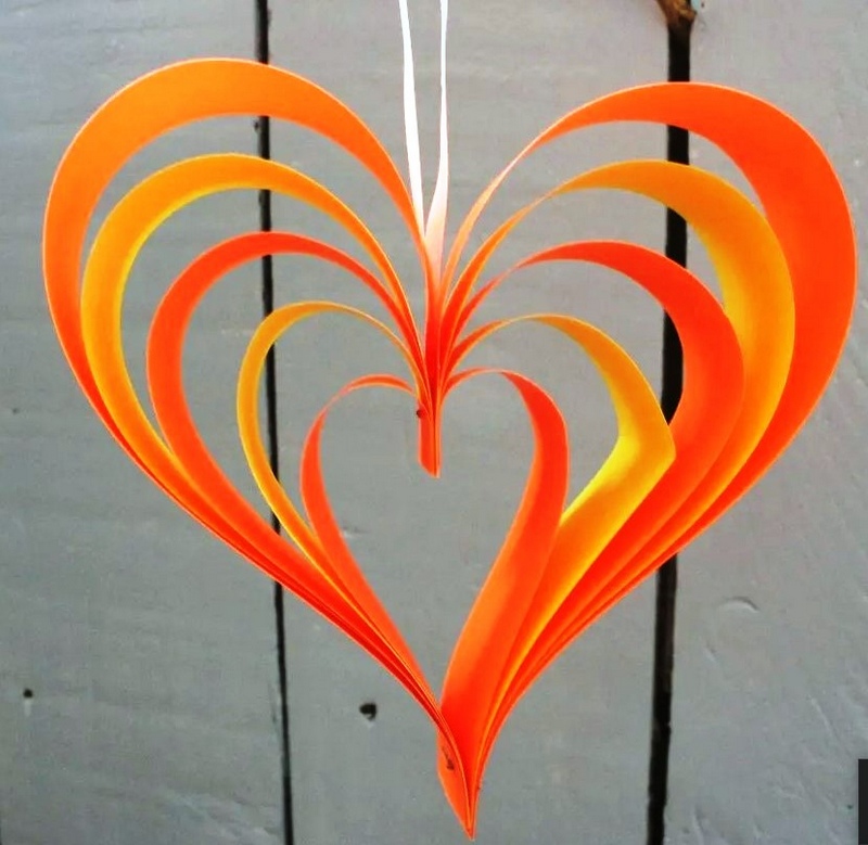 20 DIY Hanging Paper Heart For Fun Holiday Decors - Susie Harris