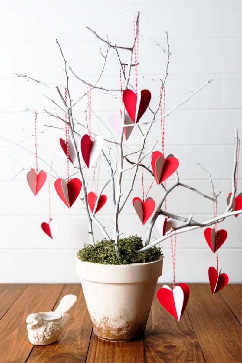 20 DIY Hanging Paper Heart For Fun Holiday Decors - Susie Harris