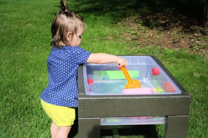 25 Simple to Make DIY Water Table Ideas For Kids - Susie Harris