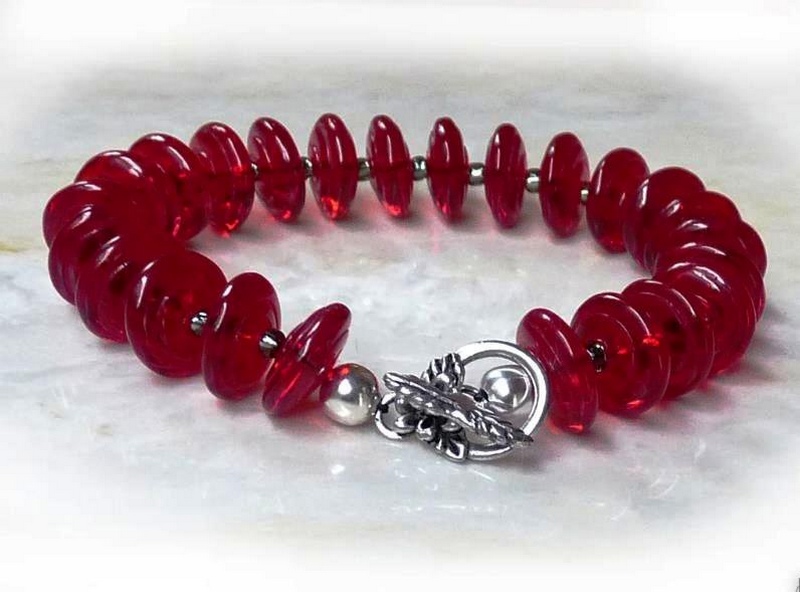 15 Heishi Beads Bracelet Ideas That Are DIY - Susie Harris