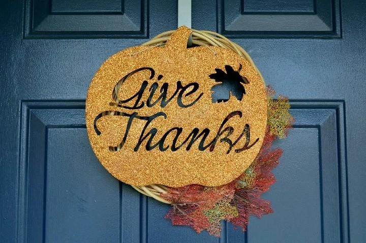 22 DIY Thanksgiving Sign Crafts & Projects - Susie Harris